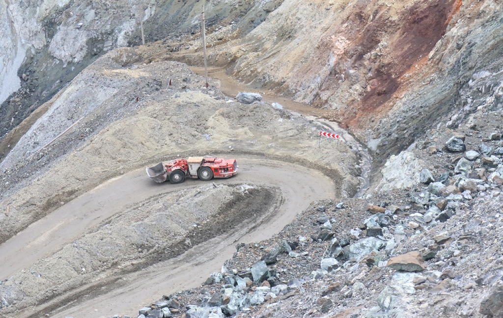 Kazchrome starts mining at a new chrome deposit in Kazakhstan with ...